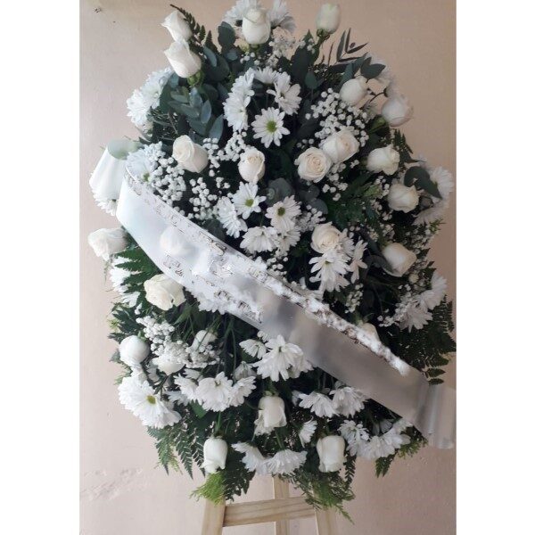 Cruz para sepelio con 8 rosas - Bnb Flores | Florería On line en Montevideo